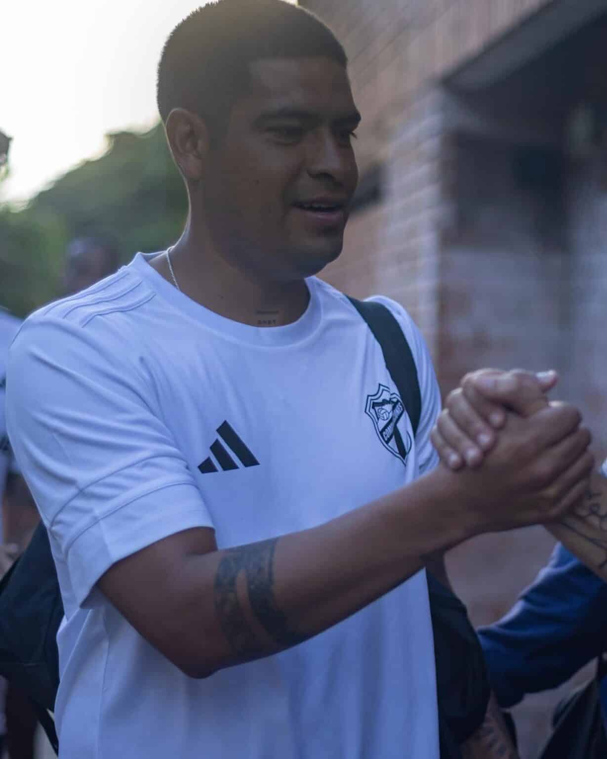 Conozca el nuevo uniforme de viaje de los Cremas | Guatefutbol.com