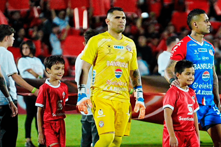 Concacaf reconoce a Rubén Darío Silva | Guatefutbol.com