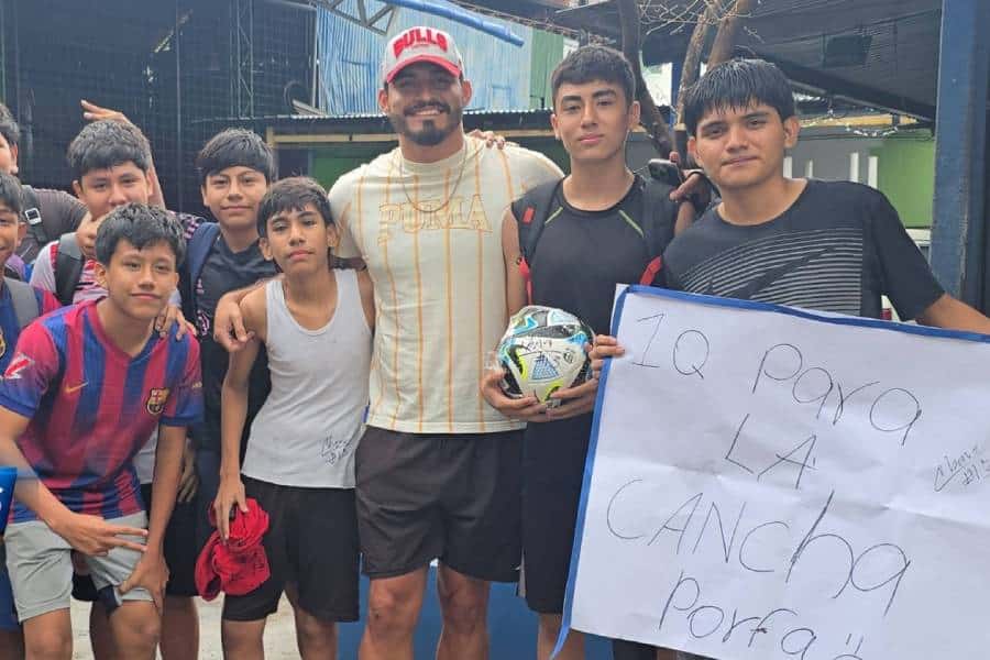 El gran gesto de Chava Estrada con unos niños | Guatefutbol.com